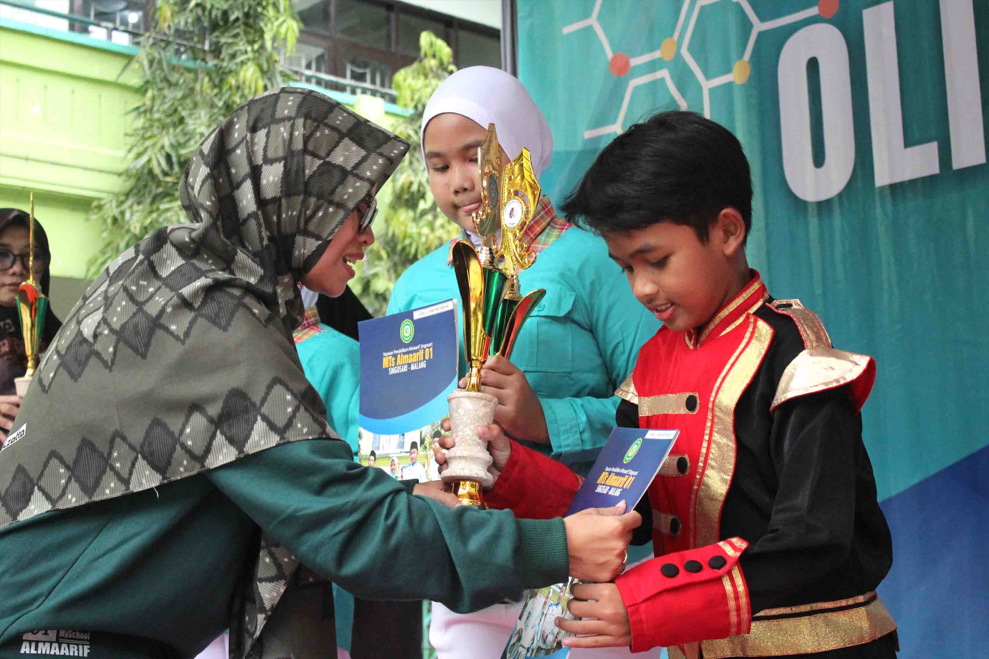 Ummu Aiman - Bersama Ummu Aiman Membangun Generasi Qur'ani